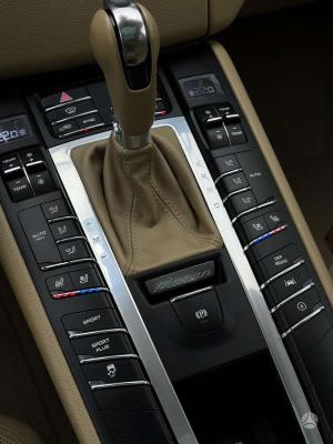 Brown Porsche Macan 2017 in Vilnius, with an engine capacity of 3.00 L and mileage of 82 thousand km for 27300 €, photo 26 on AUTOMOTO.COM.LV