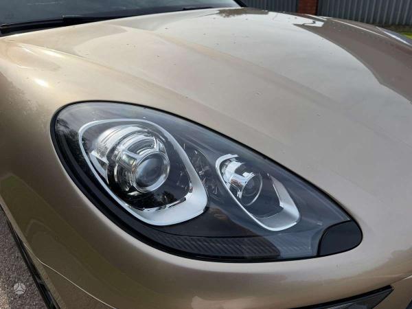 Brown Porsche Macan 2017 in Vilnius, with an engine capacity of 2.97 L and mileage of 260 thousand km for 21900 €, photo 4 on AUTOMOTO.COM.LV
