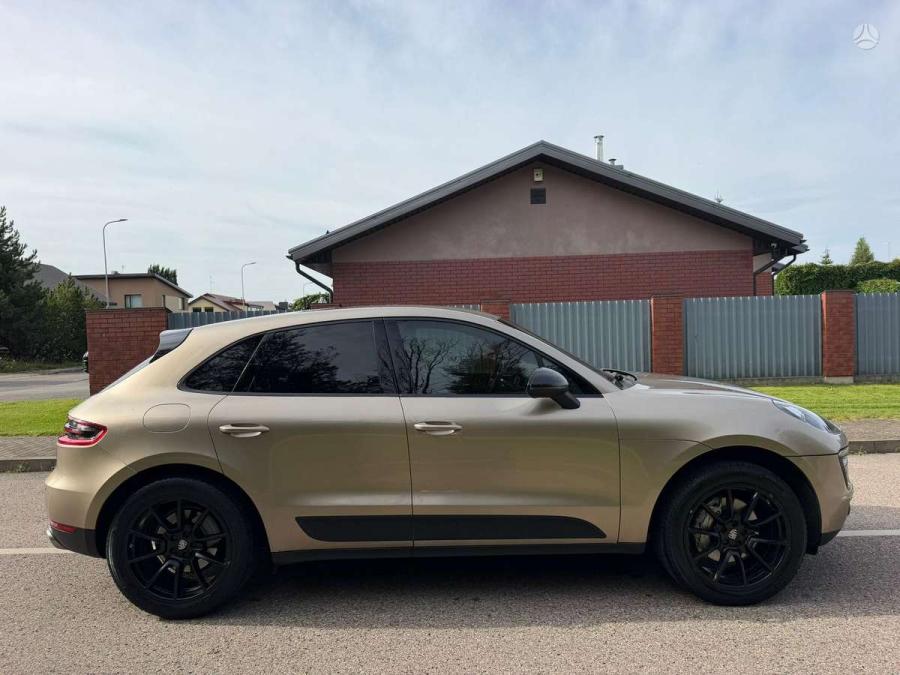 Brown Porsche Macan 2017 in Vilnius, with an engine capacity of 2.97 L and mileage of 260 thousand km for 21900 €, photo 5 on AUTOMOTO.COM.LV