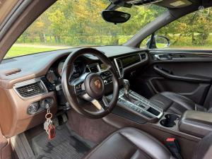 Brown Porsche Macan 2017 in Vilnius, with an engine capacity of 2.97 L and mileage of 260 thousand km for 21900 €, photo 20 on AUTOMOTO.COM.LV