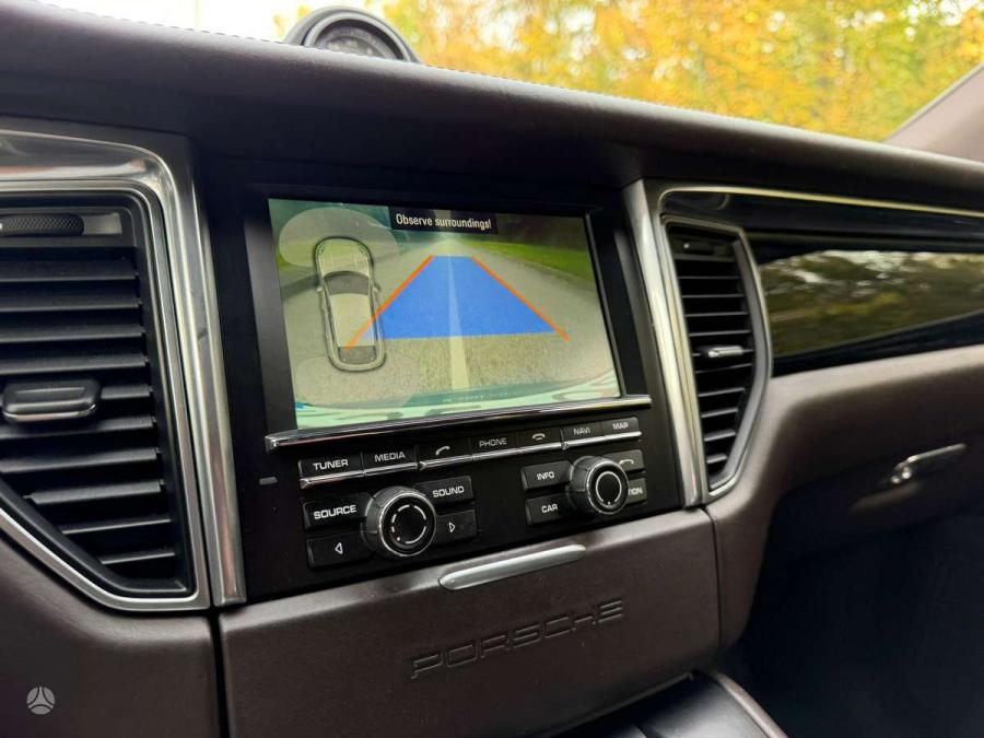Brown Porsche Macan 2017 in Vilnius, with an engine capacity of 2.97 L and mileage of 260 thousand km for 21900 €, photo 22 on AUTOMOTO.COM.LV