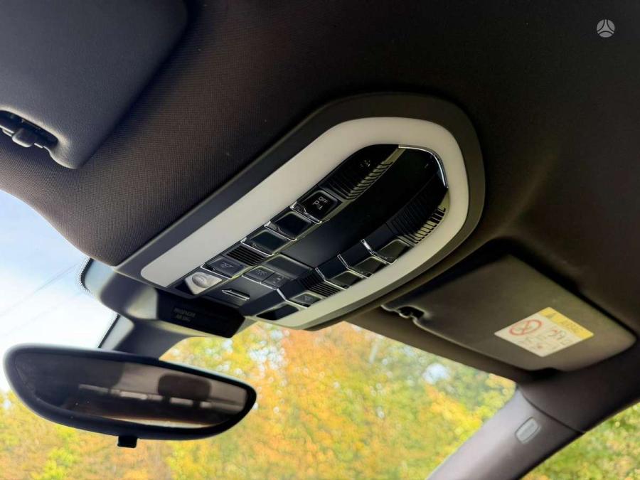 Brown Porsche Macan 2017 in Vilnius, with an engine capacity of 2.97 L and mileage of 260 thousand km for 21900 €, photo 24 on AUTOMOTO.COM.LV