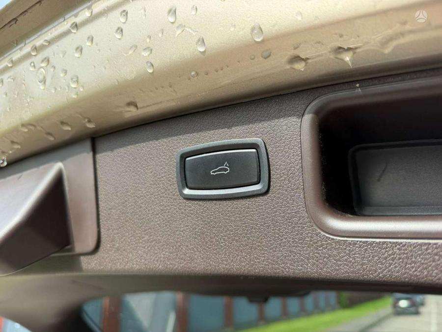 Brown Porsche Macan 2017 in Vilnius, with an engine capacity of 2.97 L and mileage of 260 thousand km for 21900 €, photo 26 on AUTOMOTO.COM.LV