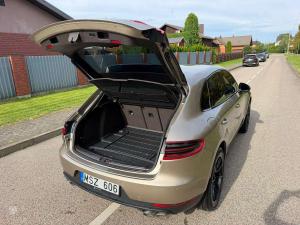 Brown Porsche Macan 2017 in Vilnius, with an engine capacity of 2.97 L and mileage of 260 thousand km for 21900 €, photo 28 on AUTOMOTO.COM.LV