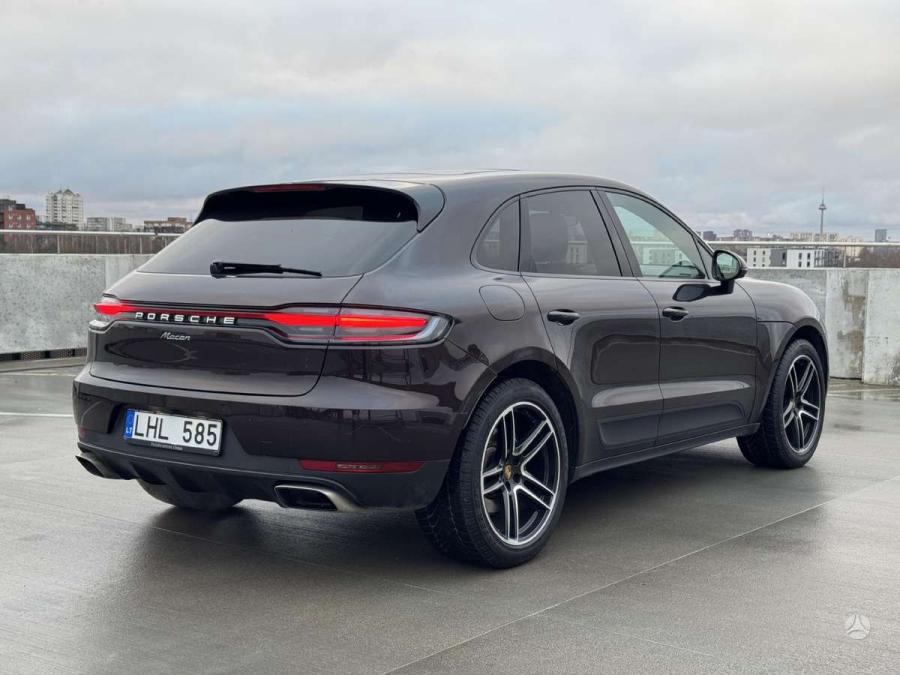 Brown Porsche Macan 2019 in Vilnius, with an engine capacity of 1.98 L and mileage of 34 thousand km for 44900 €, photo 2 on AUTOMOTO.COM.LV