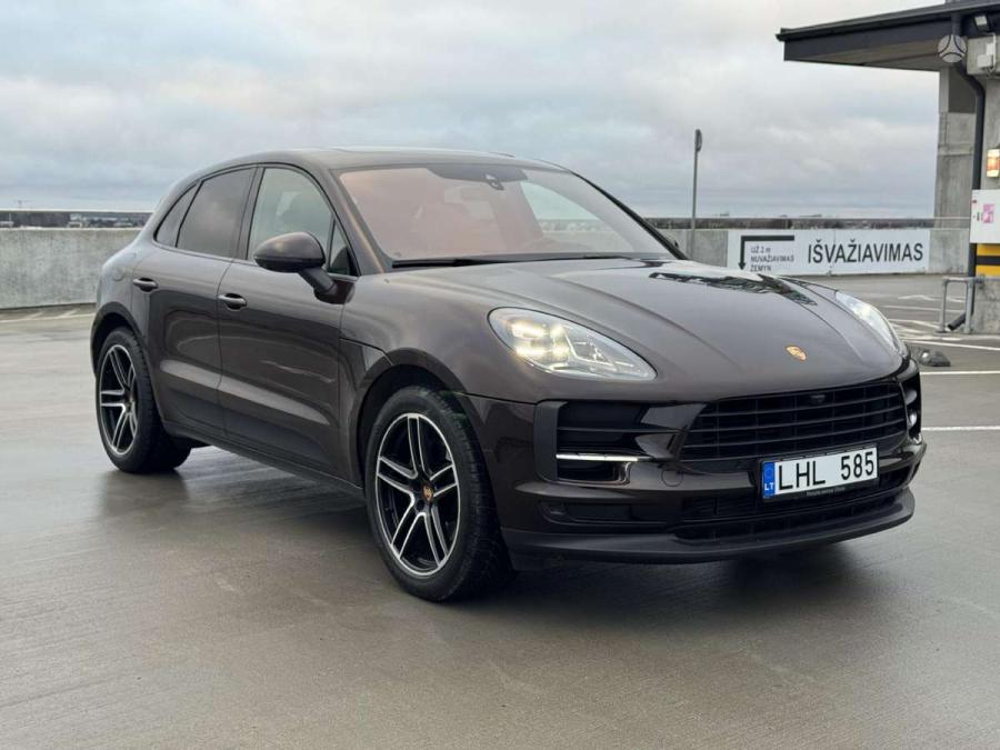 Brown Porsche Macan 2019 in Vilnius, with an engine capacity of 1.98 L and mileage of 34 thousand km for 44900 €, photo 3 on AUTOMOTO.COM.LV