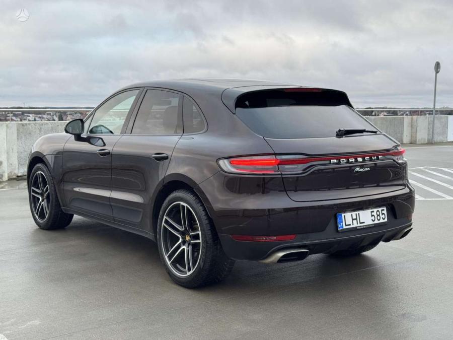 Brown Porsche Macan 2019 in Vilnius, with an engine capacity of 1.98 L and mileage of 34 thousand km for 44900 €, photo 4 on AUTOMOTO.COM.LV