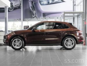 Brown Porsche Macan 2020 in Riga, with an engine capacity of 2.00 L and mileage of 113 thousand km for 45900 €, photo 2 on AUTOMOTO.COM.LV