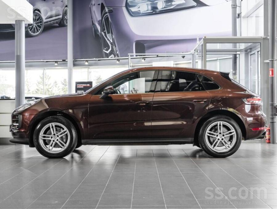 Brown Porsche Macan 2020 in Riga, with an engine capacity of 2.00 L and mileage of 113 thousand km for 45900 €, photo 2 on AUTOMOTO.COM.LV