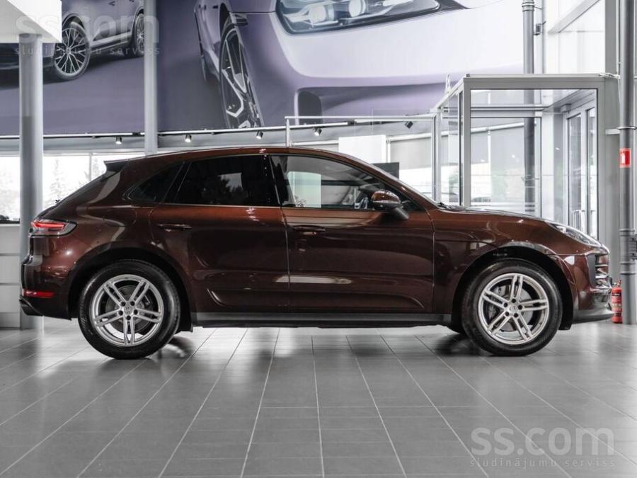 Brown Porsche Macan 2020 in Riga, with an engine capacity of 2.00 L and mileage of 113 thousand km for 45900 €, photo 7 on AUTOMOTO.COM.LV