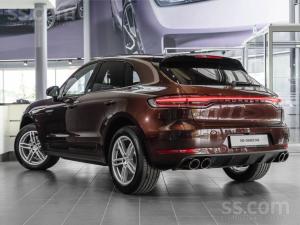 Brown Porsche Macan 2020 in Riga, with an engine capacity of 2.00 L and mileage of 113 thousand km for 45900 €, photo 10 on AUTOMOTO.COM.LV