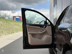 Brown Porsche Macan 2021 in Vilnius, with an engine capacity of 2.99 L and mileage of 57 thousand km for 49900 €, photo 12 on AUTOMOTO.COM.LV