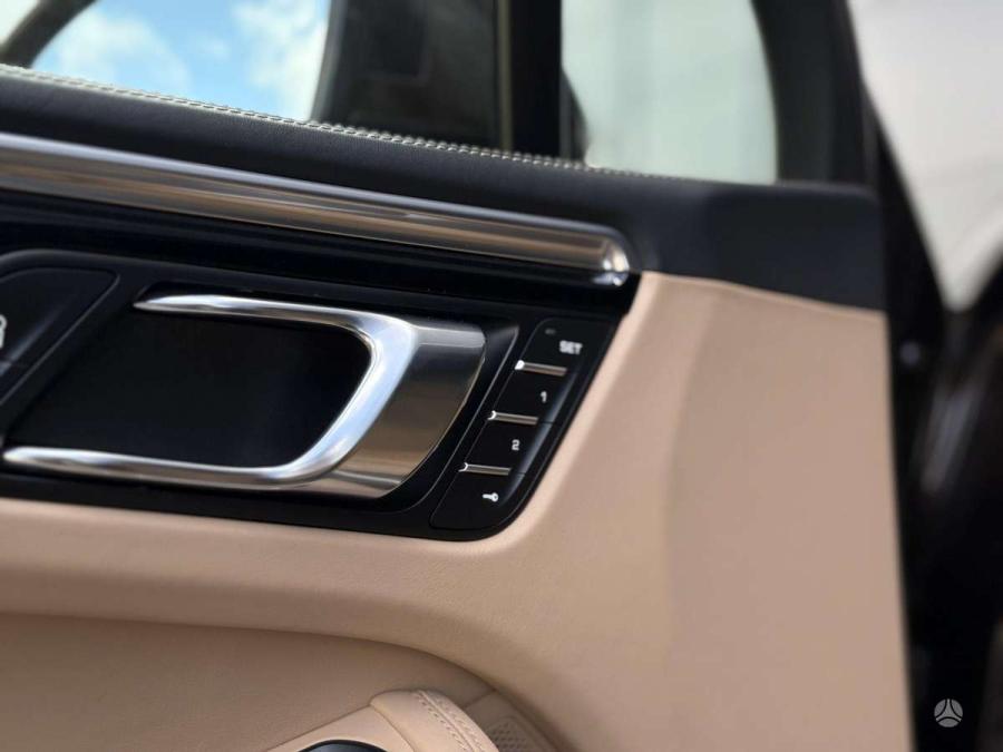 Brown Porsche Macan 2021 in Vilnius, with an engine capacity of 2.99 L and mileage of 57 thousand km for 49900 €, photo 13 on AUTOMOTO.COM.LV