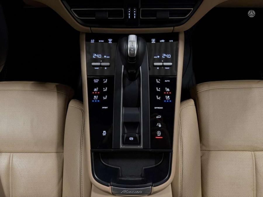 Brown Porsche Macan 2021 in Vilnius, with an engine capacity of 2.99 L and mileage of 57 thousand km for 49900 €, photo 25 on AUTOMOTO.COM.LV