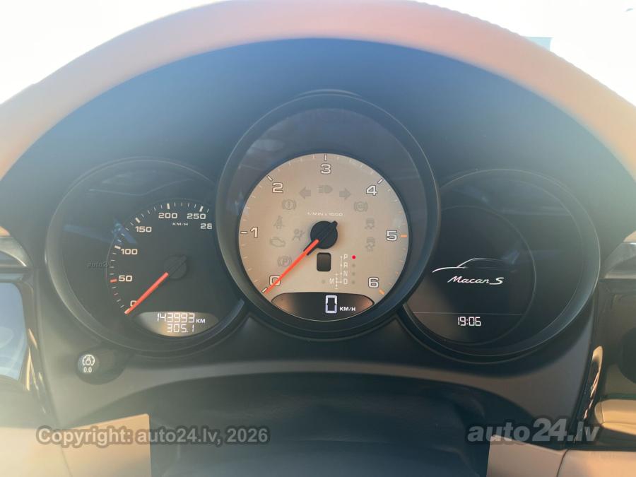 Brown Porsche Macan 2015 in Tallinn, with an engine capacity of 3.00 L and mileage of 143 thousand km for 28900 €, photo 15 on AUTOMOTO.COM.LV
