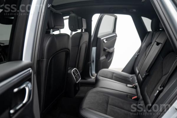 Porsche Macan 2018 in Riga, with an engine capacity of 2.00 L and mileage of 123 thousand km for 32999 €, photo 8 on AUTOMOTO.COM.LV