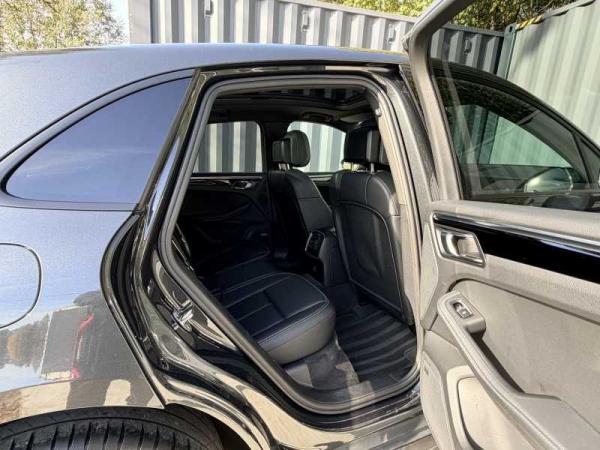 Porsche Macan 2022 in Vilnius, with an engine capacity of 1.98 L and mileage of 57 thousand km for 42700 €, photo 6 on AUTOMOTO.COM.LV
