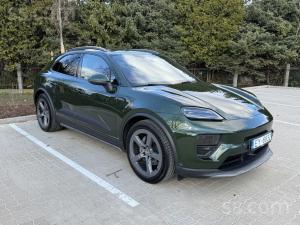 Zaļš Porsche Macan 2025 Rīga, ar dzinēja tilpumu 3.00 L un nobraukumu 23 tūkst. km par 80465 €, foto  vietnē AUTOMOTO.COM.LV