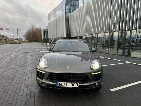 Grey Porsche Macan 2014 in Kaunas, with an engine capacity of 2.97 L and mileage of 278 thousand km for 18800 €, photo 4 on AUTOMOTO.COM.LV