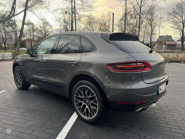 Grey Porsche Macan 2014 in Kaunas, with an engine capacity of 2.97 L and mileage of 278 thousand km for 18800 €, photo 9 on AUTOMOTO.COM.LV