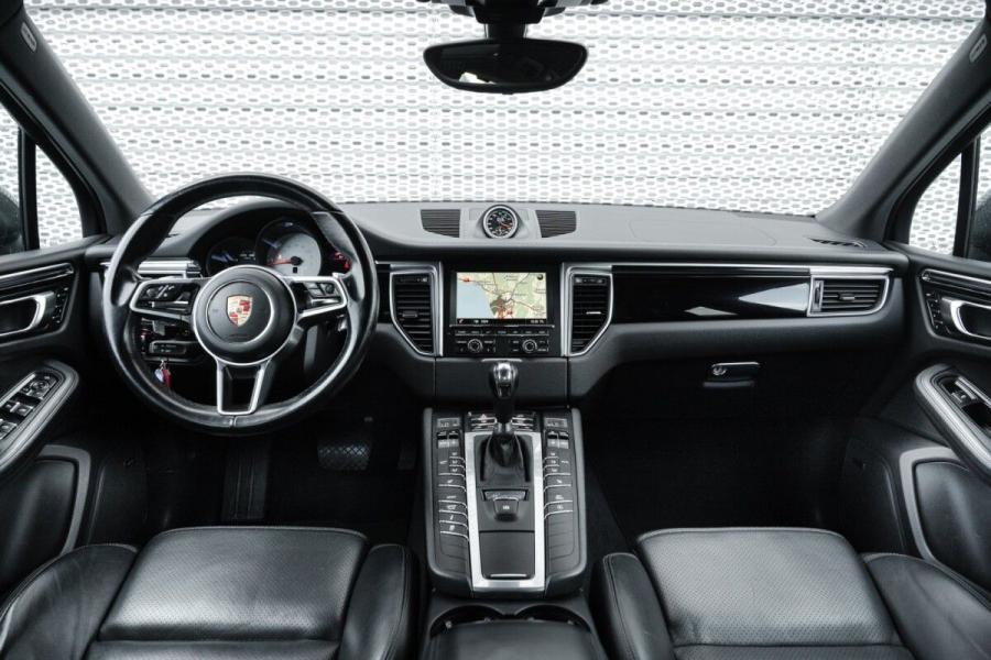 Grey Porsche Macan 2014 in Marupe, with an engine capacity of 3.00 L and mileage of 152 thousand km for 24900 €, photo 7 on AUTOMOTO.COM.LV