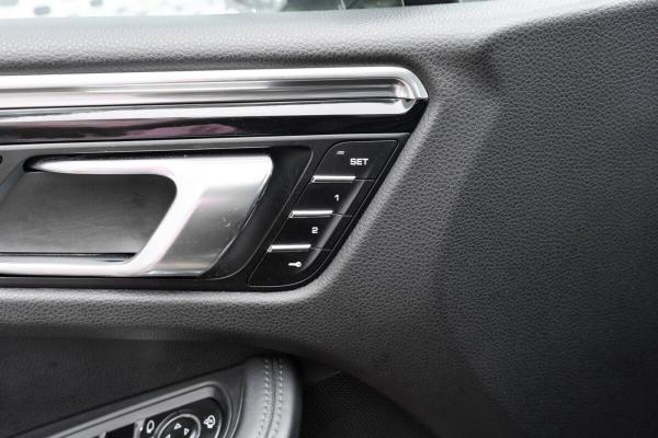 Grey Porsche Macan 2014 in Marupe, with an engine capacity of 3.00 L and mileage of 152 thousand km for 24900 €, photo 9 on AUTOMOTO.COM.LV