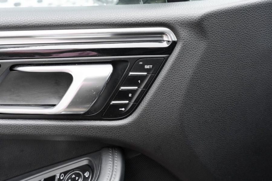 Grey Porsche Macan 2014 in Marupe, with an engine capacity of 3.00 L and mileage of 152 thousand km for 24900 €, photo 9 on AUTOMOTO.COM.LV