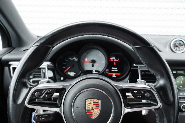 Grey Porsche Macan 2014 in Marupe, with an engine capacity of 3.00 L and mileage of 152 thousand km for 24900 €, photo 11 on AUTOMOTO.COM.LV