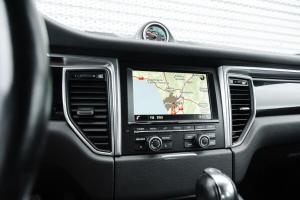Grey Porsche Macan 2014 in Marupe, with an engine capacity of 3.00 L and mileage of 152 thousand km for 24900 €, photo 15 on AUTOMOTO.COM.LV