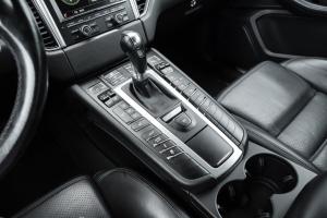 Grey Porsche Macan 2014 in Marupe, with an engine capacity of 3.00 L and mileage of 152 thousand km for 24900 €, photo 17 on AUTOMOTO.COM.LV
