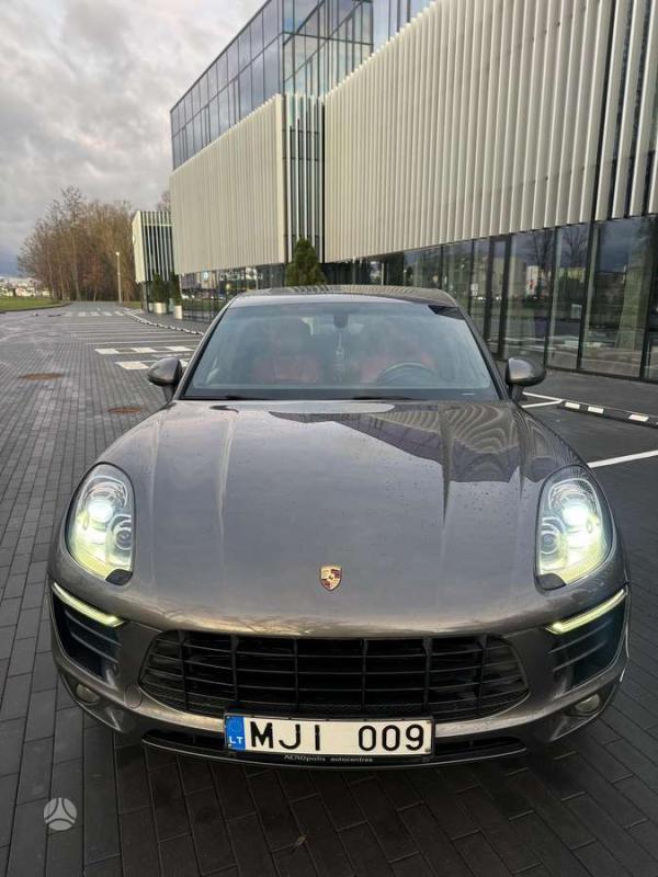 Grey Porsche Macan 2014 in Kaunas, with an engine capacity of 2.97 L and mileage of 285 thousand km for 18500 €, photo 3 on AUTOMOTO.COM.LV