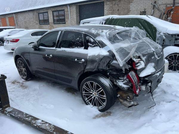 Grey Porsche Macan 2015 in Kaunas, with an engine capacity of 3.00 L and mileage of 250 thousand km for 9999 €, photo 4 on AUTOMOTO.COM.LV
