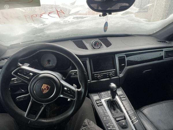 Grey Porsche Macan 2015 in Kaunas, with an engine capacity of 3.00 L and mileage of 250 thousand km for 9999 €, photo 8 on AUTOMOTO.COM.LV