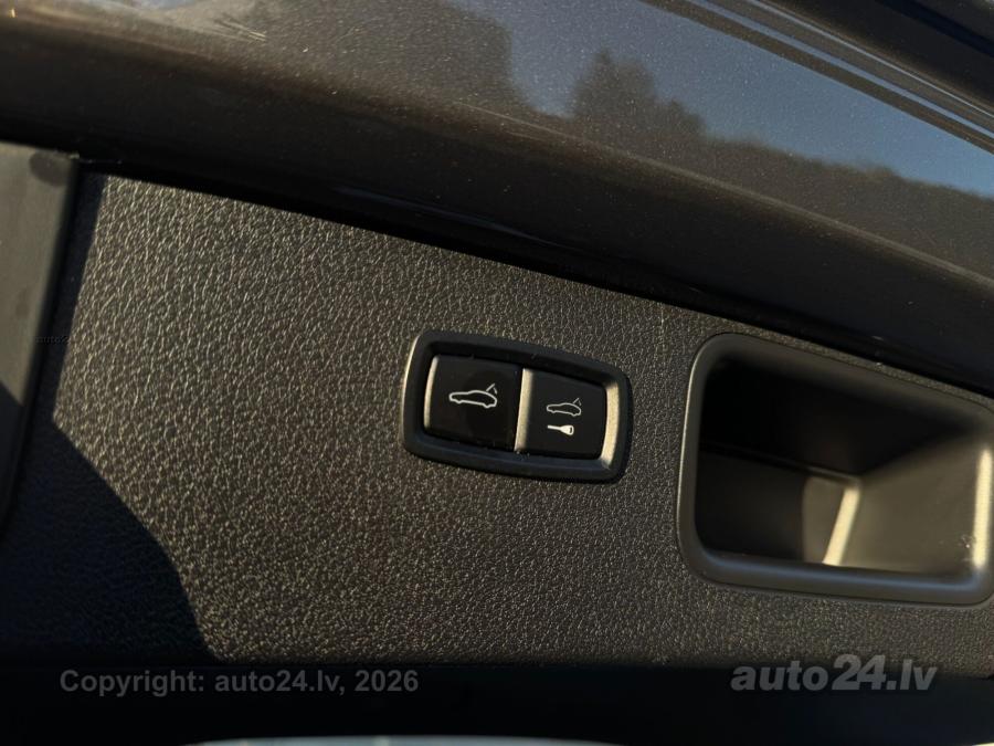 Grey Porsche Macan 2015 in Tallinn, with an engine capacity of 3.00 L and mileage of 249 thousand km for 19900 €, photo 13 on AUTOMOTO.COM.LV