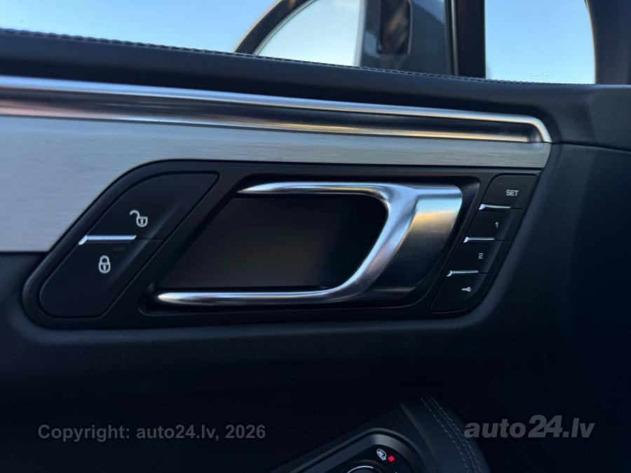 Grey Porsche Macan 2015 in Tallinn, with an engine capacity of 3.00 L and mileage of 249 thousand km for 19900 €, photo 14 on AUTOMOTO.COM.LV