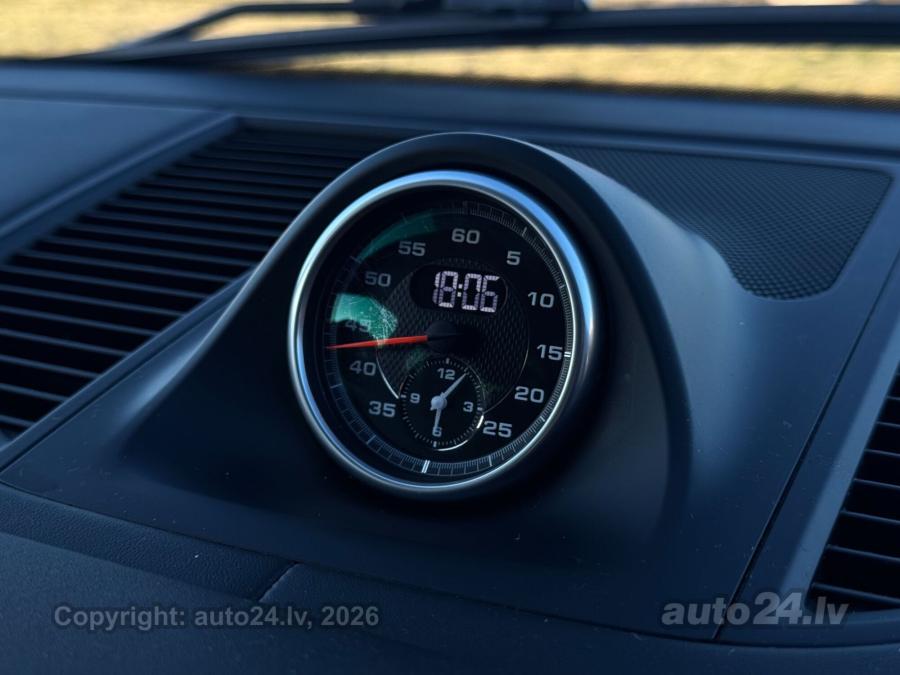 Grey Porsche Macan 2015 in Tallinn, with an engine capacity of 3.00 L and mileage of 249 thousand km for 19900 €, photo 15 on AUTOMOTO.COM.LV
