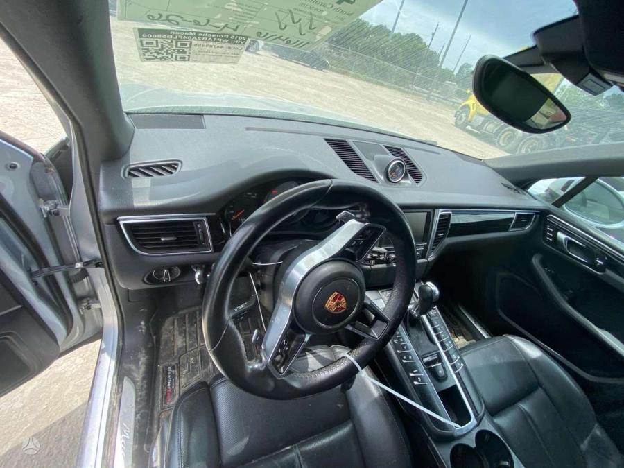 Grey Porsche Macan 2015 in Klaipeda, with an engine capacity of 3.00 L and mileage of 187 thousand km for 9500 €, photo 12 on AUTOMOTO.COM.LV