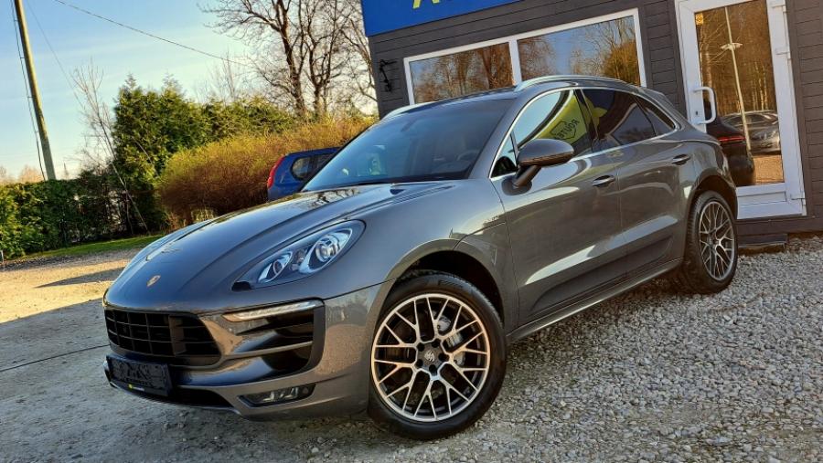 Pelēks Porsche Macan 2015 Rīga, ar dzinēja tilpumu 3.00 L un nobraukumu 240 tūkst. km par 24990 €, foto 1 vietnē AUTOMOTO.COM.LV