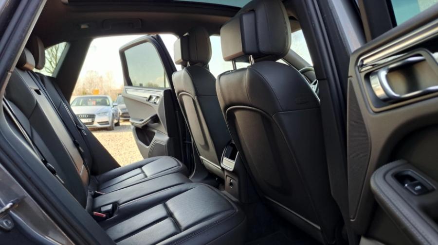 Pelēks Porsche Macan 2015 Rīga, ar dzinēja tilpumu 3.00 L un nobraukumu 240 tūkst. km par 24990 €, foto 6 vietnē AUTOMOTO.COM.LV