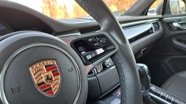 Grey Porsche Macan 2015 in Riga, with an engine capacity of 3.00 L and mileage of 240 thousand km for 24990 €, photo 10 on AUTOMOTO.COM.LV