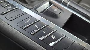 Pelēks Porsche Macan 2015 Rīga, ar dzinēja tilpumu 3.00 L un nobraukumu 240 tūkst. km par 24990 €, foto 14 vietnē AUTOMOTO.COM.LV