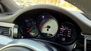 Pelēks Porsche Macan 2015 Rīga, ar dzinēja tilpumu 3.00 L un nobraukumu 240 tūkst. km par 24990 €, foto 16 vietnē AUTOMOTO.COM.LV
