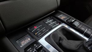 Pelēks Porsche Macan 2015 Rīga, ar dzinēja tilpumu 3.00 L un nobraukumu 240 tūkst. km par 24990 €, foto 17 vietnē AUTOMOTO.COM.LV