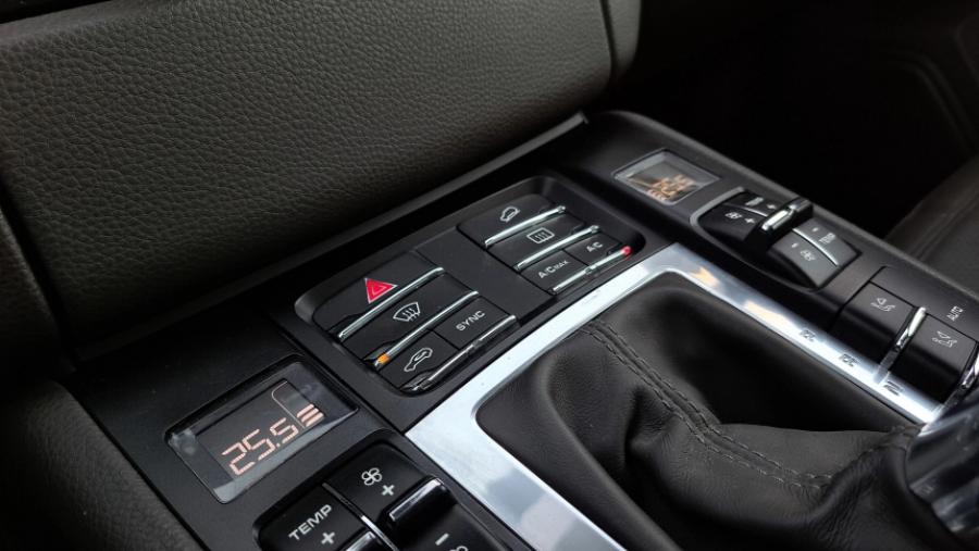 Pelēks Porsche Macan 2015 Rīga, ar dzinēja tilpumu 3.00 L un nobraukumu 240 tūkst. km par 24990 €, foto 17 vietnē AUTOMOTO.COM.LV