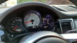 Pelēks Porsche Macan 2015 Rīga, ar dzinēja tilpumu 3.00 L un nobraukumu 240 tūkst. km par 24990 €, foto 31 vietnē AUTOMOTO.COM.LV