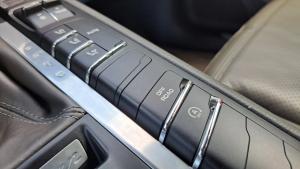 Pelēks Porsche Macan 2015 Rīga, ar dzinēja tilpumu 3.00 L un nobraukumu 240 tūkst. km par 24990 €, foto 32 vietnē AUTOMOTO.COM.LV