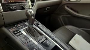 Pelēks Porsche Macan 2015 Rīga, ar dzinēja tilpumu 3.00 L un nobraukumu 240 tūkst. km par 24990 €, foto 36 vietnē AUTOMOTO.COM.LV