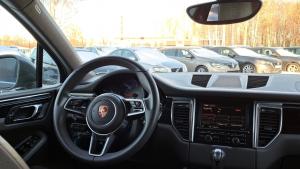 Pelēks Porsche Macan 2015 Rīga, ar dzinēja tilpumu 3.00 L un nobraukumu 240 tūkst. km par 24990 €, foto 37 vietnē AUTOMOTO.COM.LV