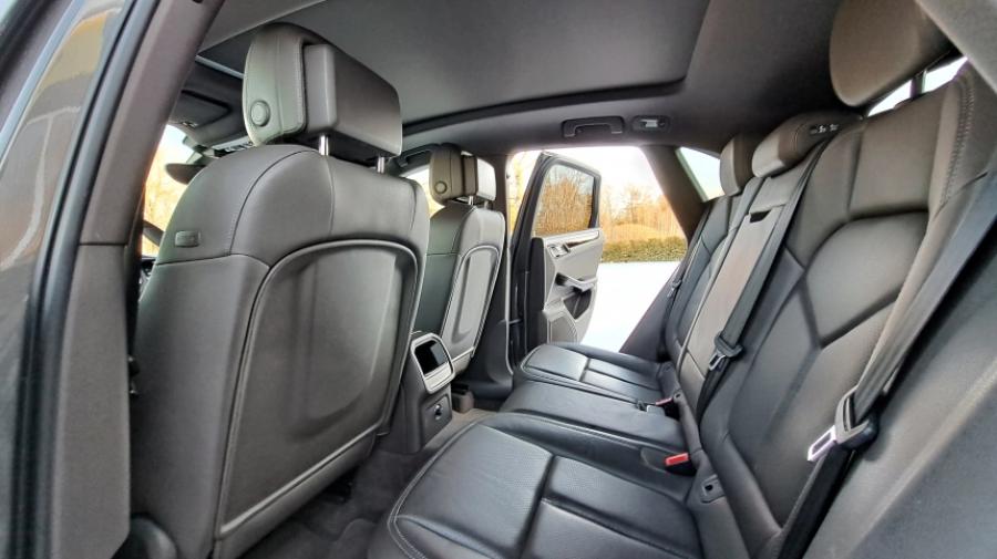Pelēks Porsche Macan 2015 Rīga, ar dzinēja tilpumu 3.00 L un nobraukumu 240 tūkst. km par 24990 €, foto 44 vietnē AUTOMOTO.COM.LV