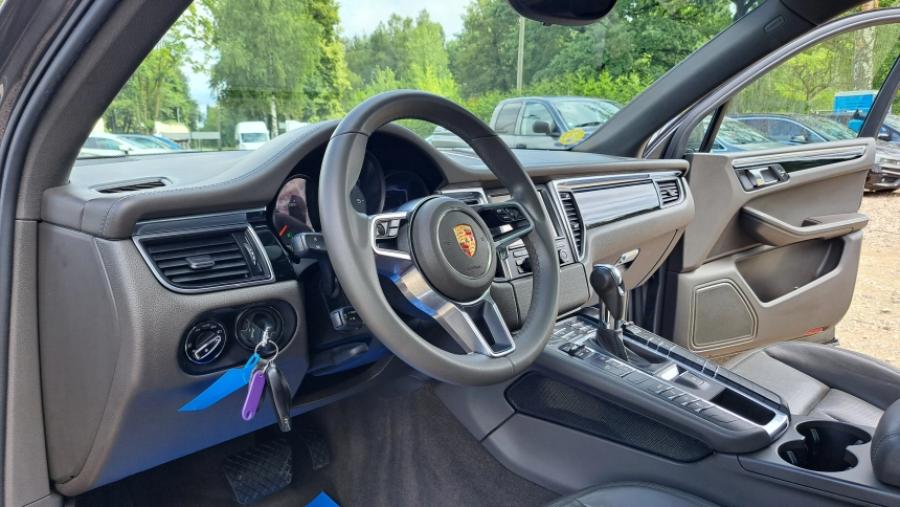 Pelēks Porsche Macan 2015 Rīga, ar dzinēja tilpumu 3.00 L un nobraukumu 240 tūkst. km par 24990 €, foto 46 vietnē AUTOMOTO.COM.LV